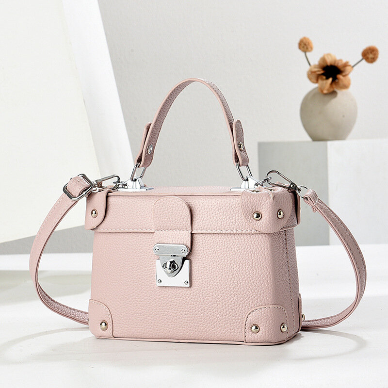 BT-0880 — Женская сумка-почтальонка с элементами ретро (кроссбоди + клатч)