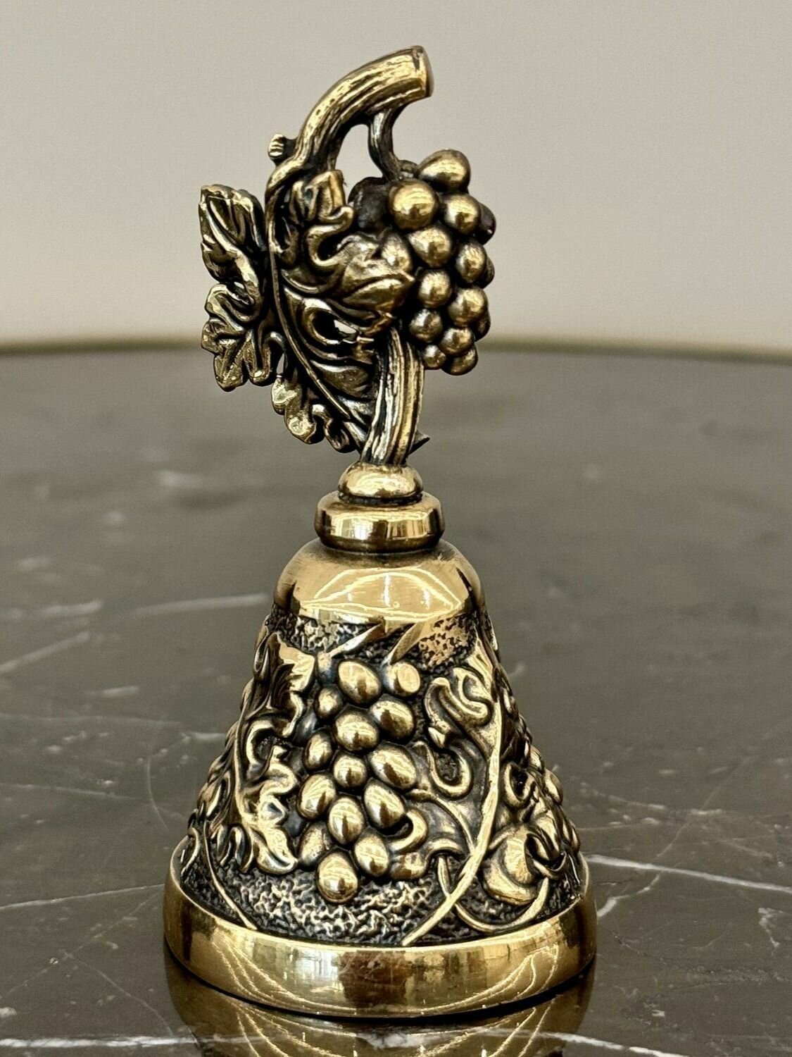 Колокольчик Виноград для интерьера и декора, сувенир подарочный, бронзовое литье