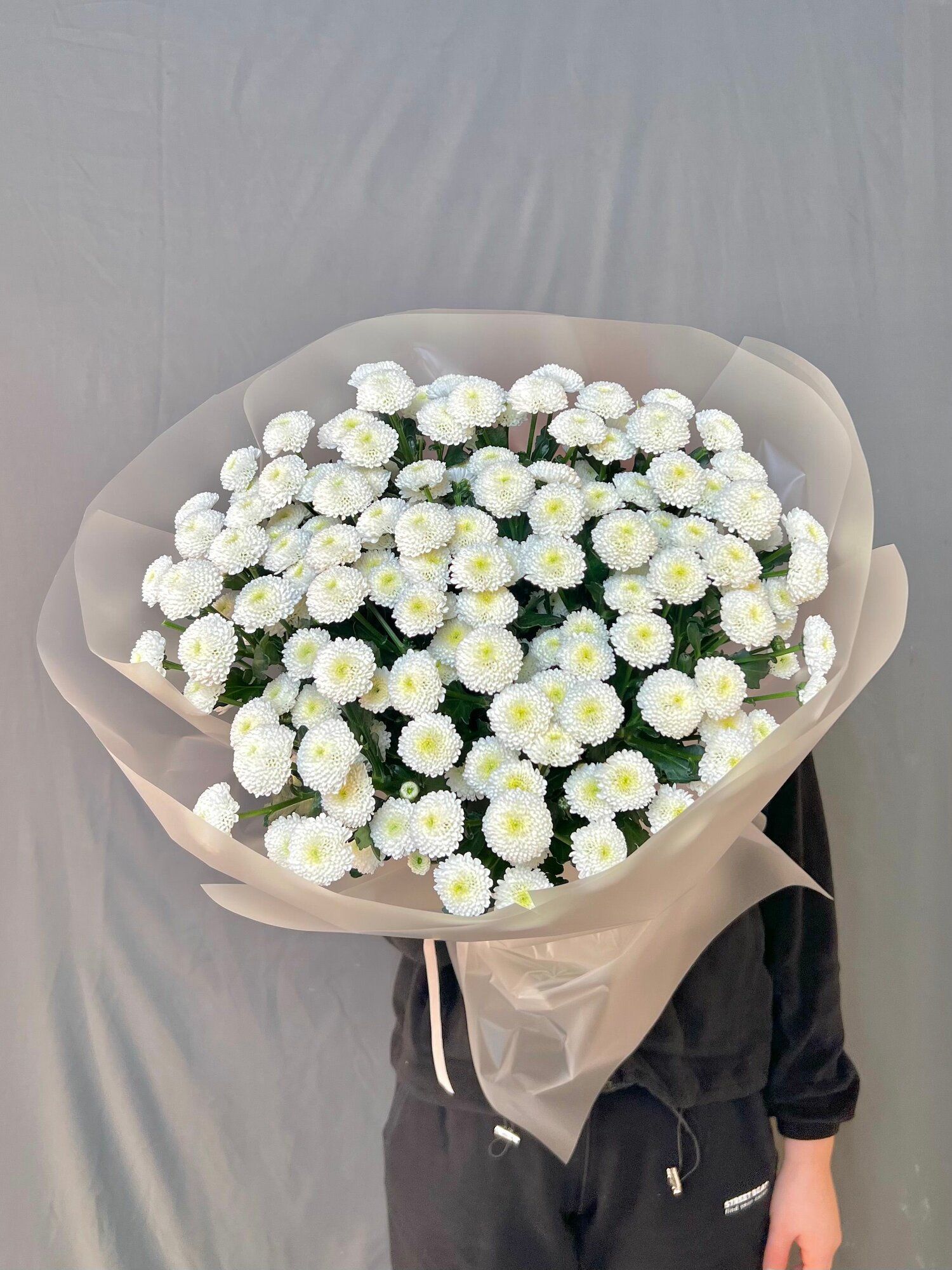 Букет из 17 хризантем сантини с доставкой по Москве