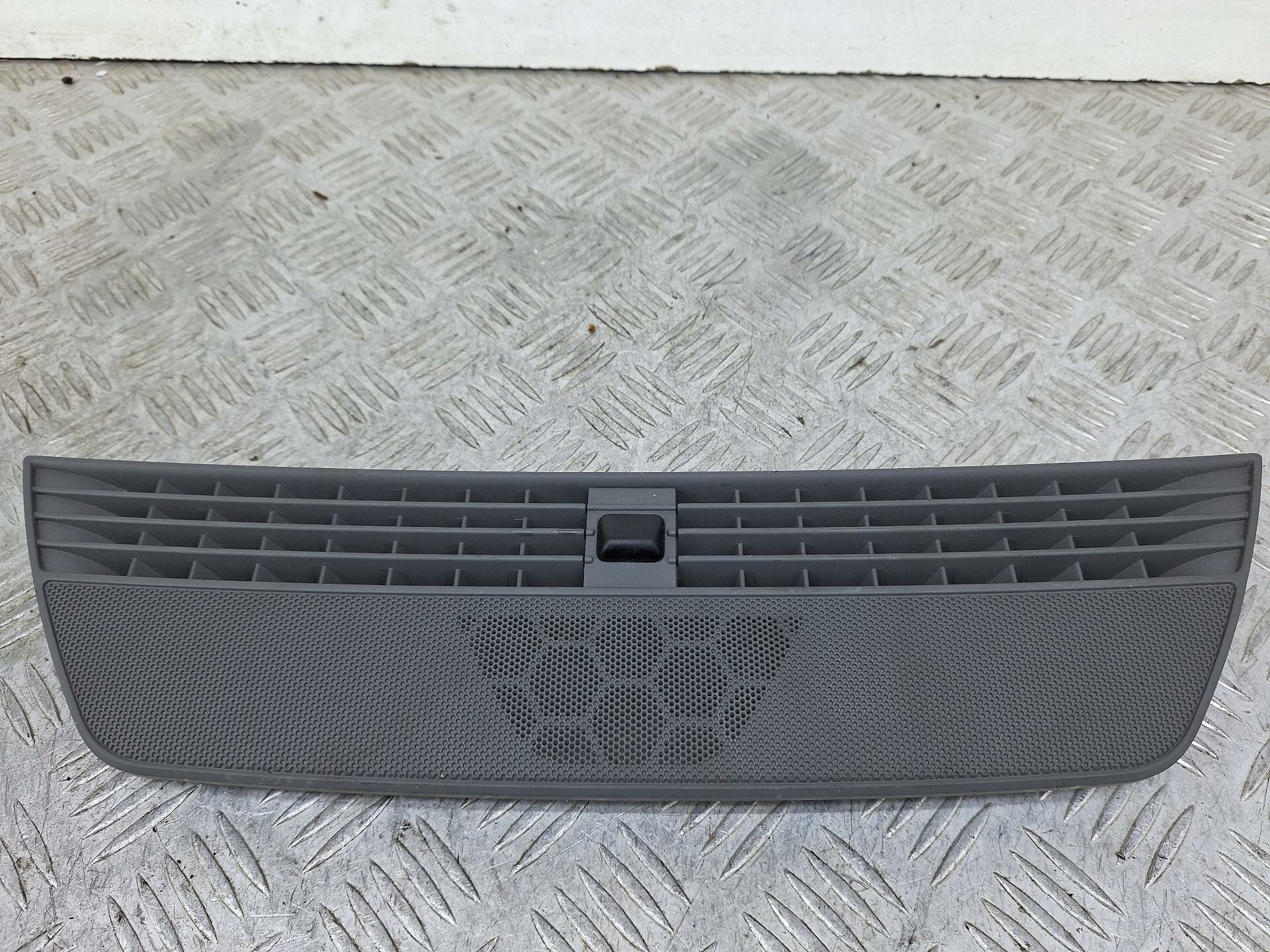 Декоративная накладка торпедо Audi A4 B7 (2004 - 2009) 8E0819635E