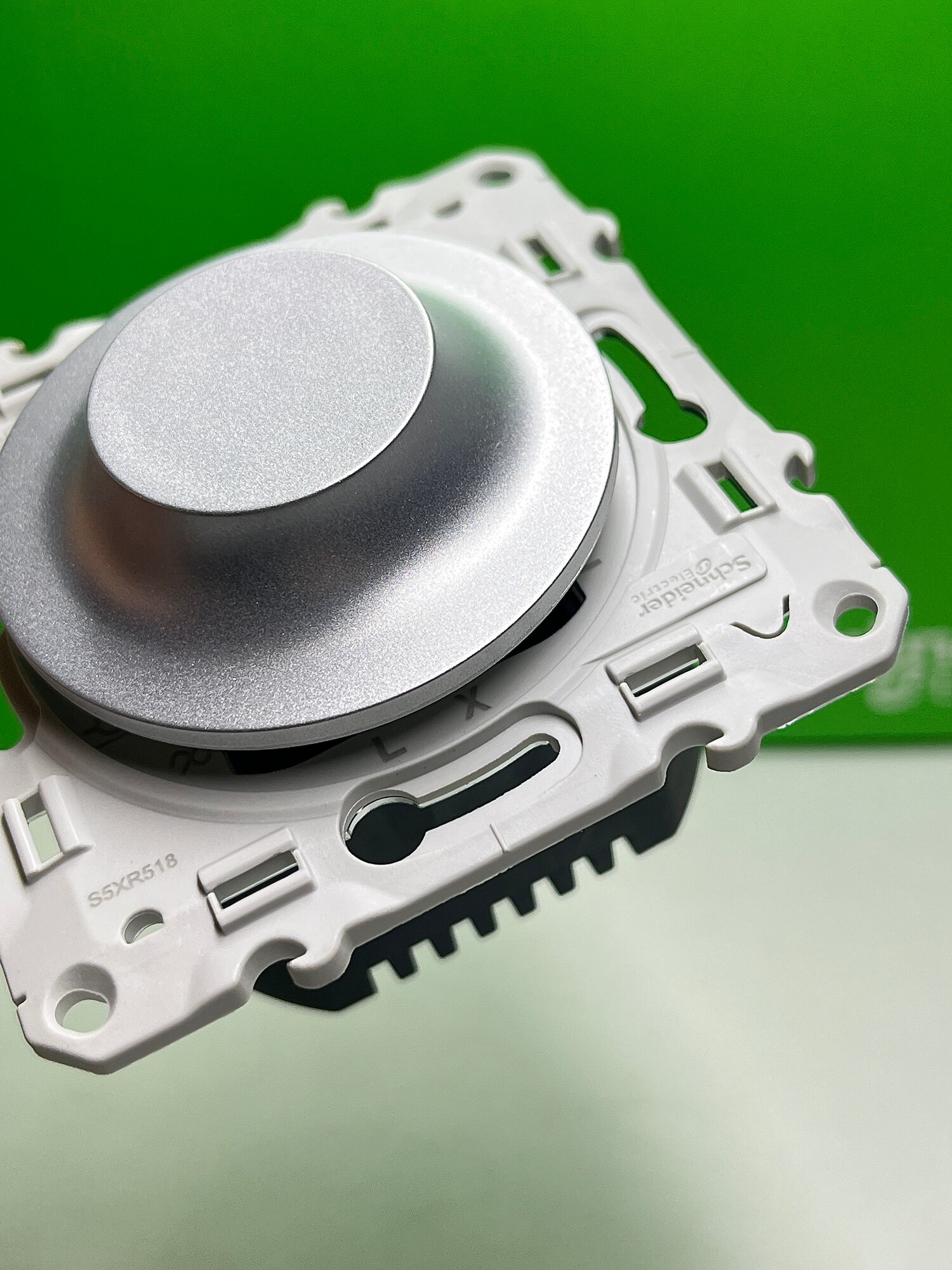 Светорегулятор (диммер) Schneider Electric Odace поворотно-нажимной 9-100 Вт. Алюминий S53R518