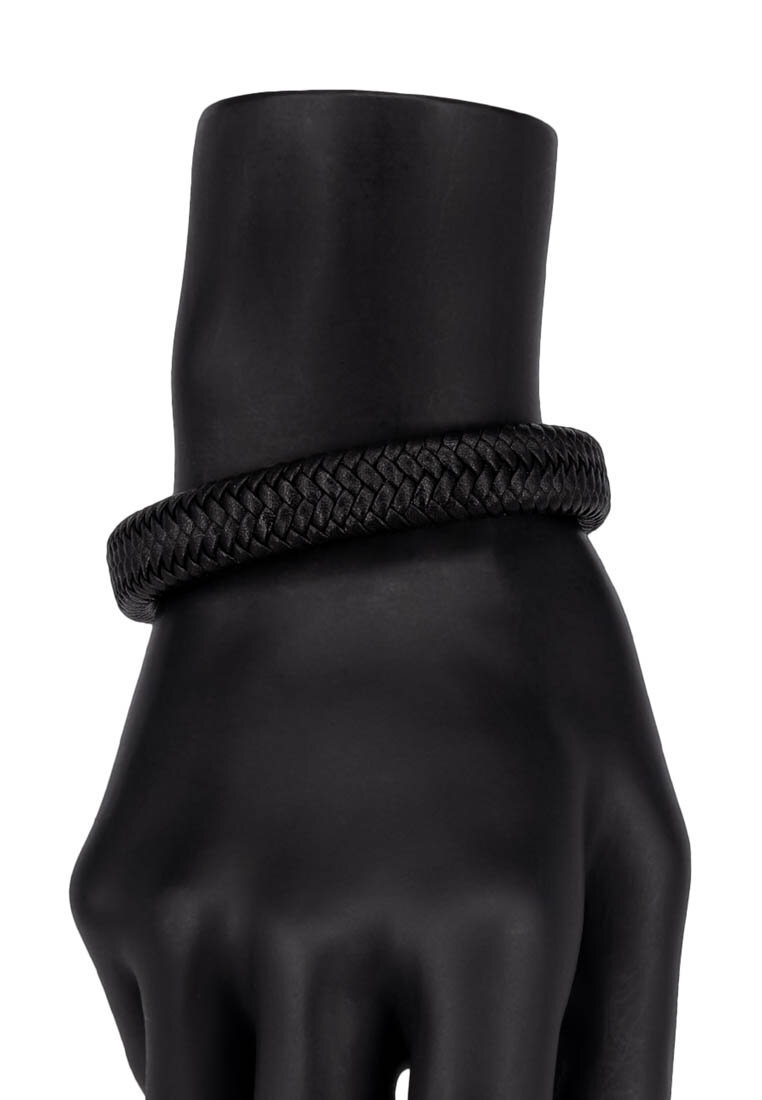 Плетеный браслет