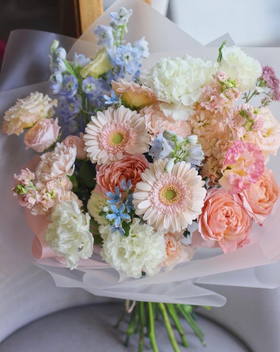 Букет герберы, пионовидная роза и маттиола, премиум цветы, шикарный, красивый букет цветов, маттиола букет, пионовидные розы, роза букет.