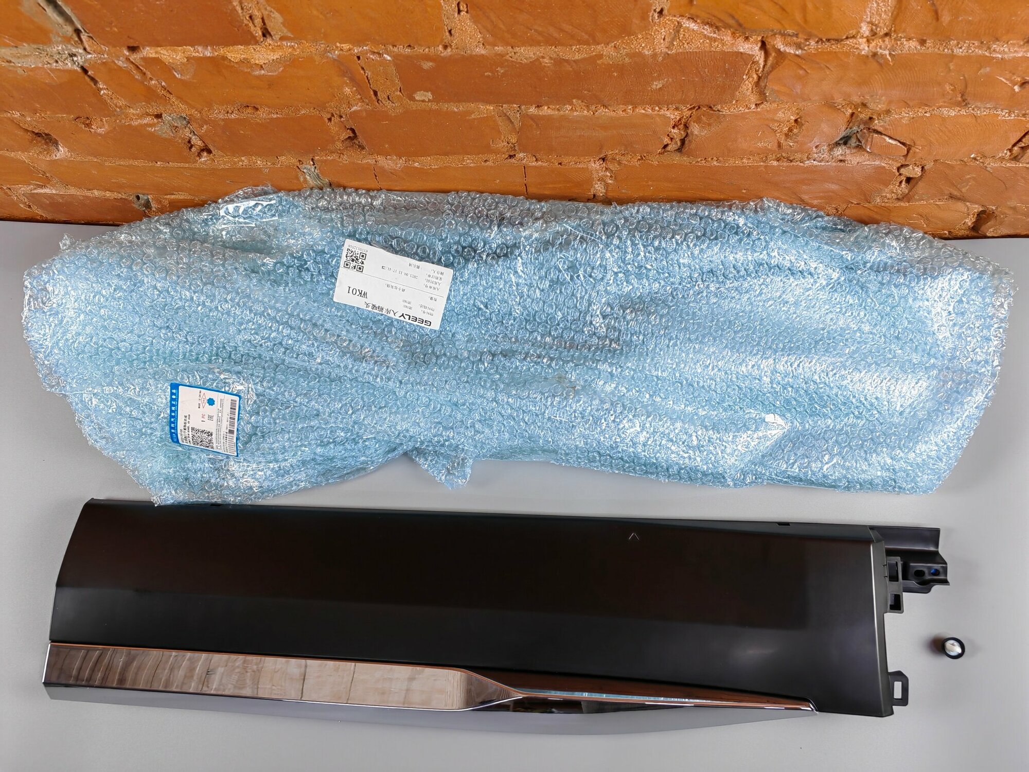 GEELY Молдинг двери Geely Monjaro 6073120100