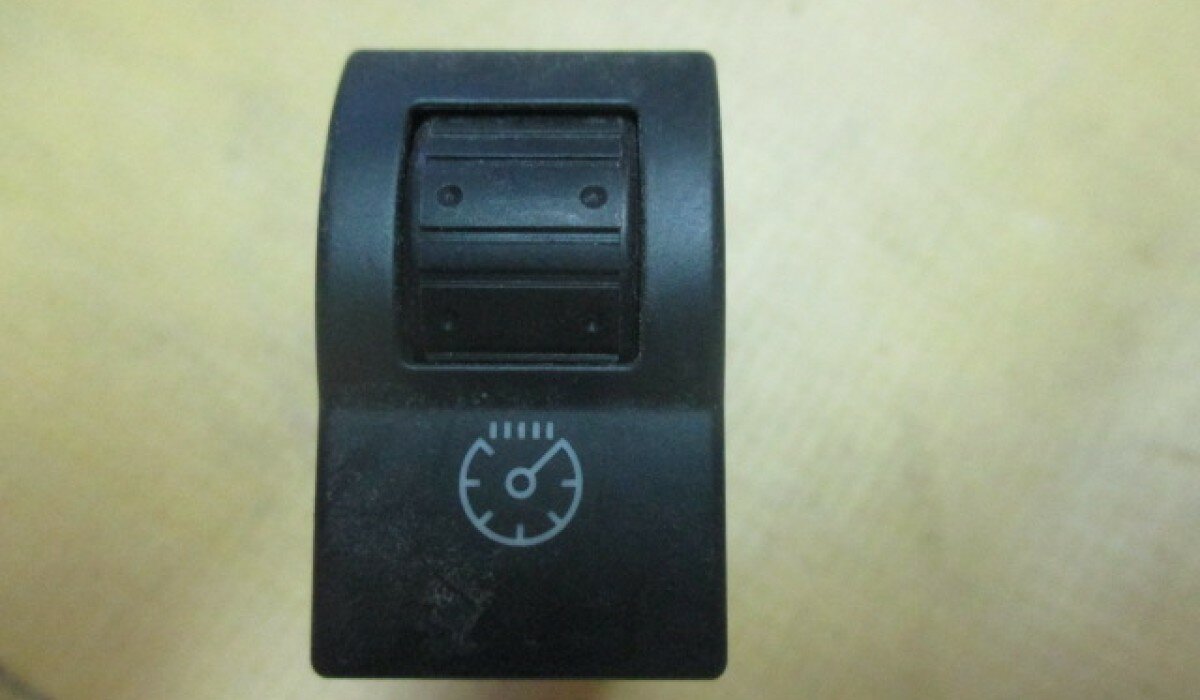 Кнопка многофункциональная 3 (BK) Mazda BP4K666R0