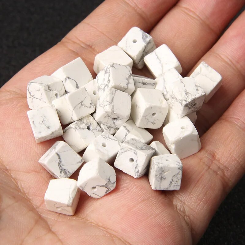 Белые квадратные бусины из камня Howlite 8 мм (20 шт)