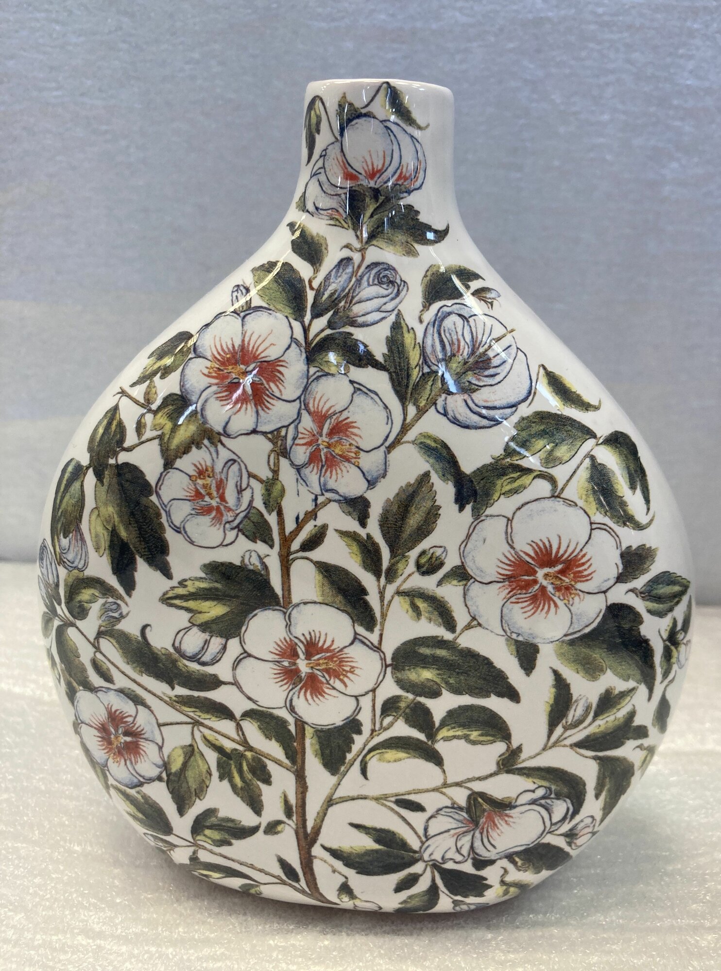 АРТ-Салон на Октябрьской ваза авторская малая плоская "Лютик", 16х13х5 см. дизайнерская керамика