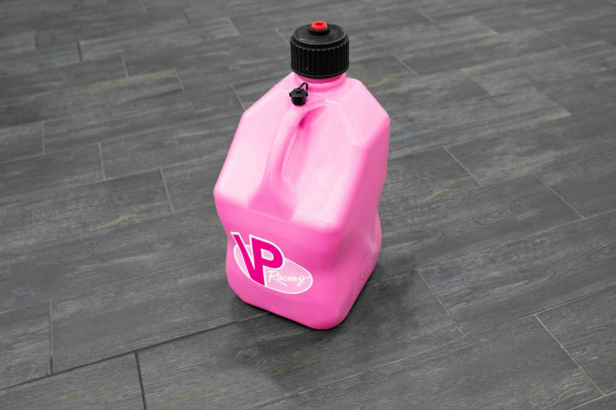 VP Racing Fuels VP Канистра 5 галлонов розовая