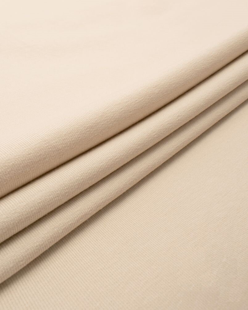 Ткань Футер 2-х нитка пенье. Состав: 73% хлопок, 22% пэ, 5% лайкра. Цвет светло-бежевый. Готовый отрез 3*1,85 м.