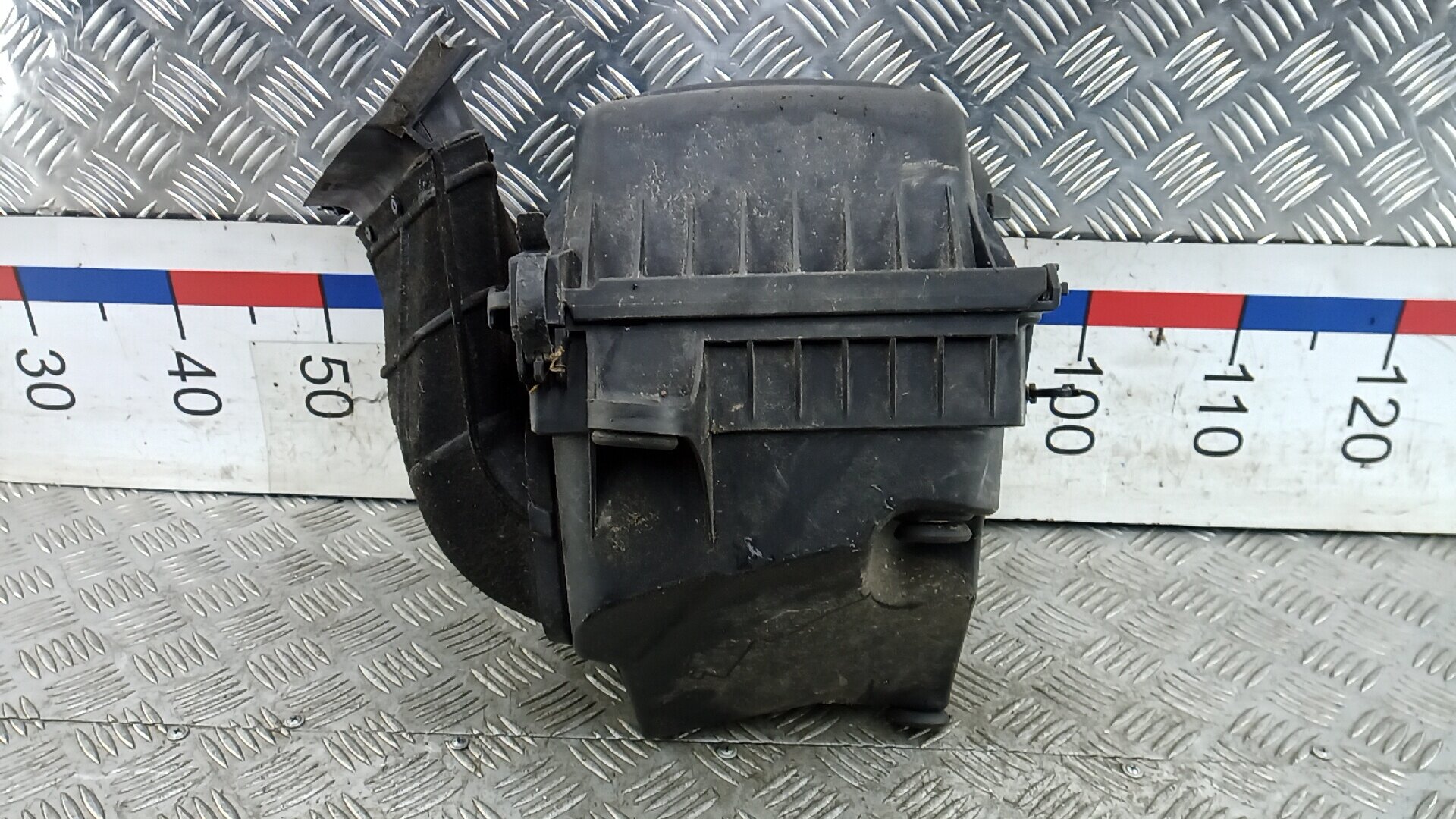 Корпус воздушного фильтра JEEP GRAND CHEROKEE WK2