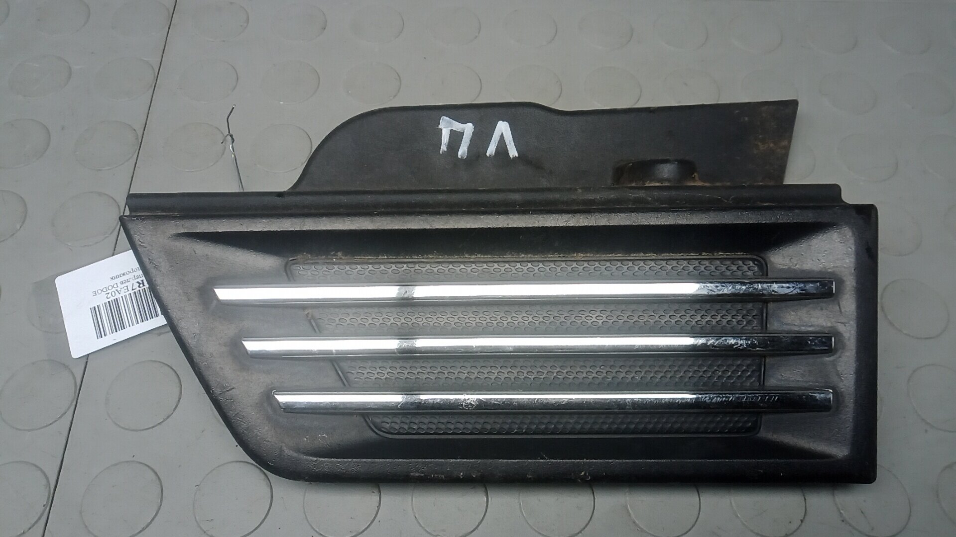 Молдинг крыла переднего левого DODGE NITRO