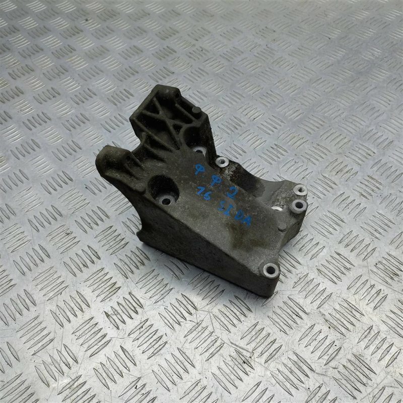 Б/У Кронштейн кондиционера Ford Focus 2 / Форд Фокус 2 1.6 SIDA 115Л.С. 2010