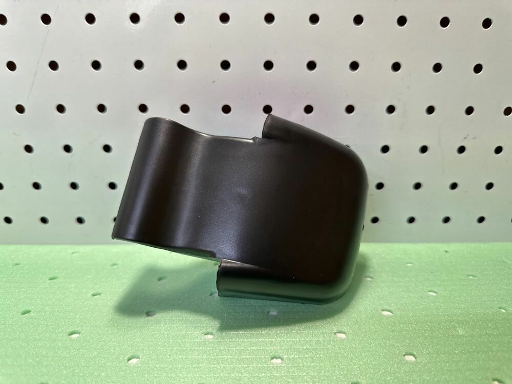 Крышка петли двери (кронштейна зеркала) SCANIA 4series (скания 4 серии) левая