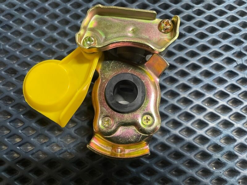 Головка соединительная без клапана M16x1.5 прицеп-тягач MAN TGA жёлтая (МАН ТГА)