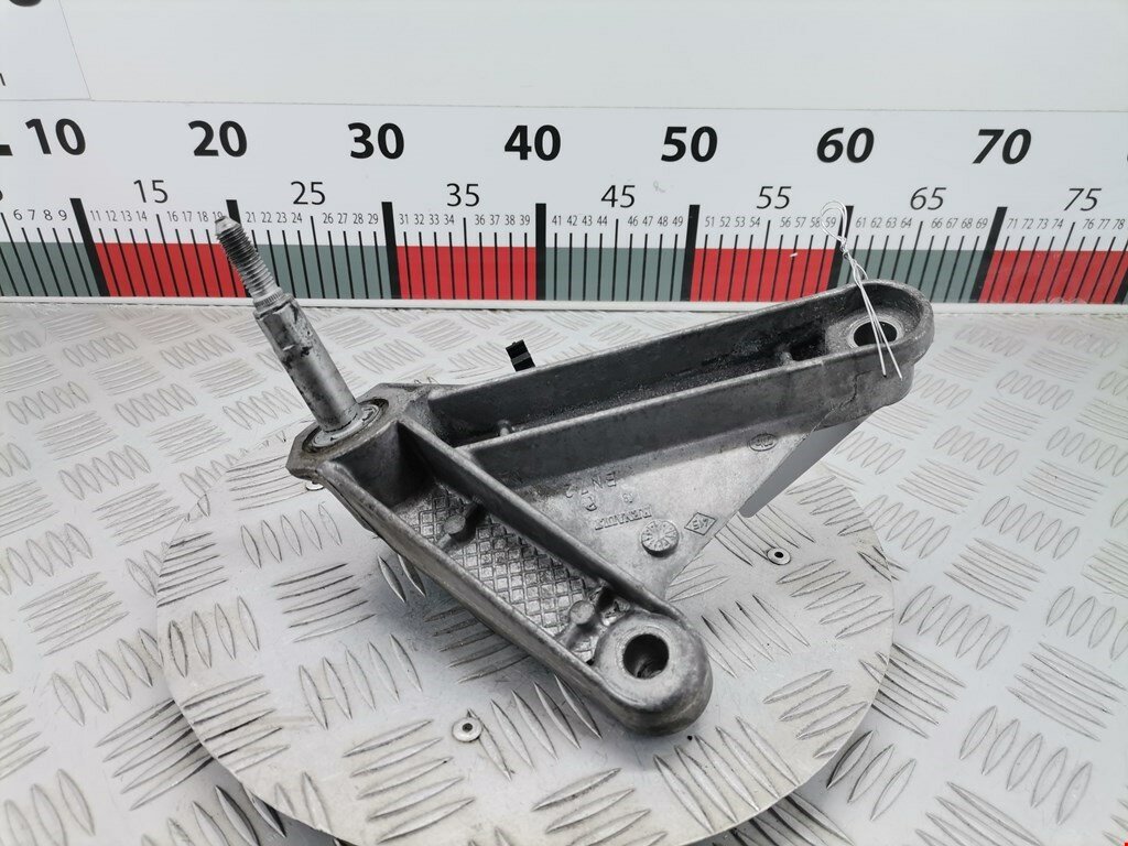 Кронштейн (крепление лапа) двигателя Renault Megane 2 8200043084 арт. 1969386