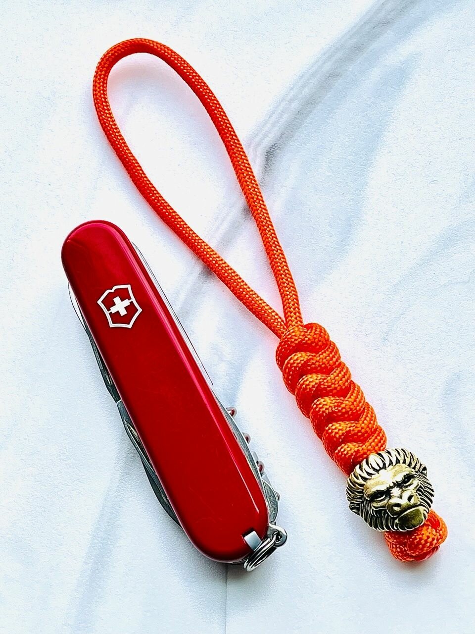 Темляк для ножа из паракорда с латунной бусиной "Горилла Кин Конг"