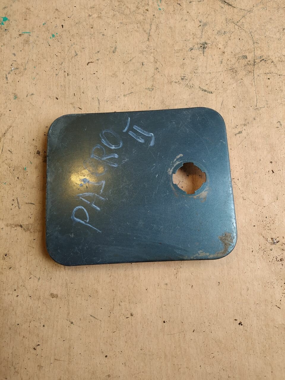 Mitsubishi Pajero 2 Лючок бензобака