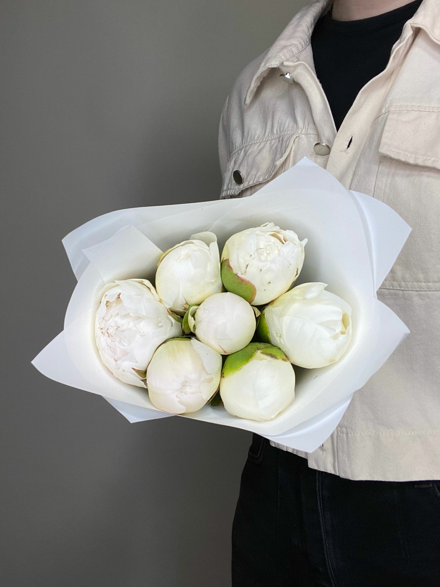 Белые пионы