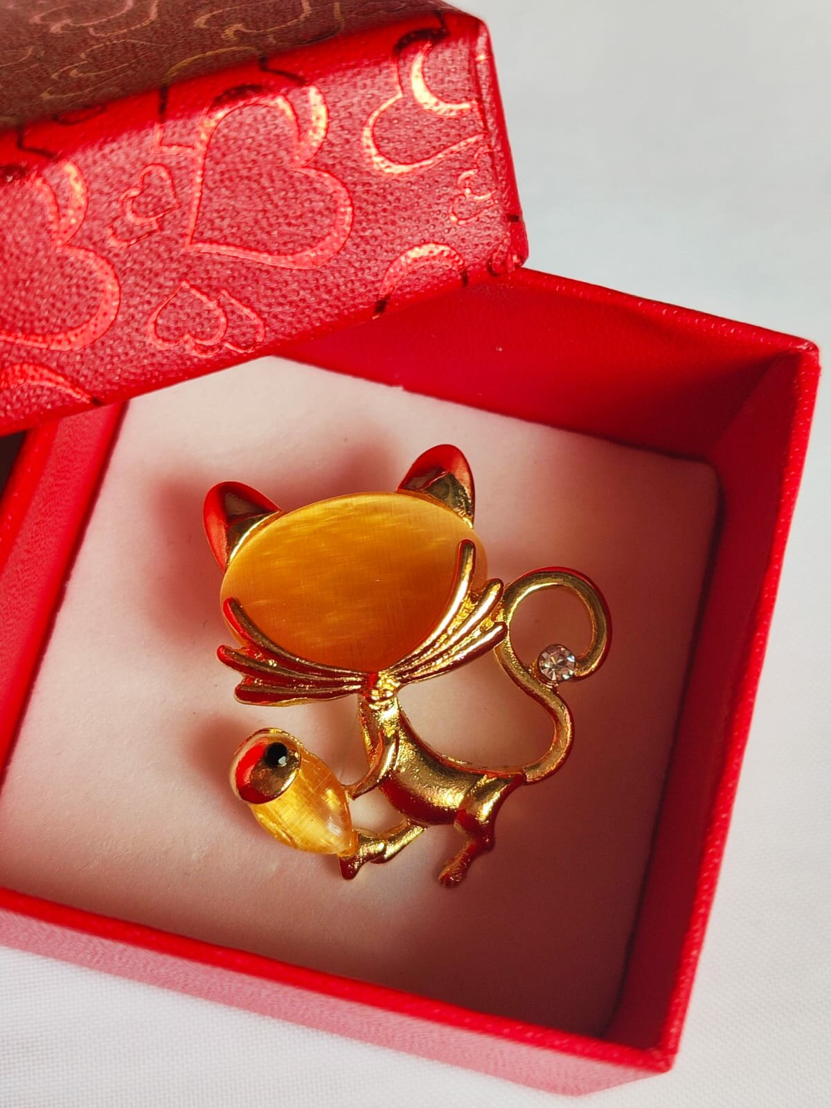 Брошь, кошачий глаз, стразы