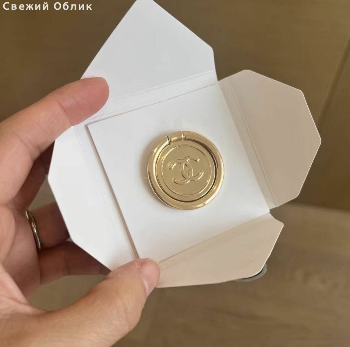 CHANEL держатель для телефона.