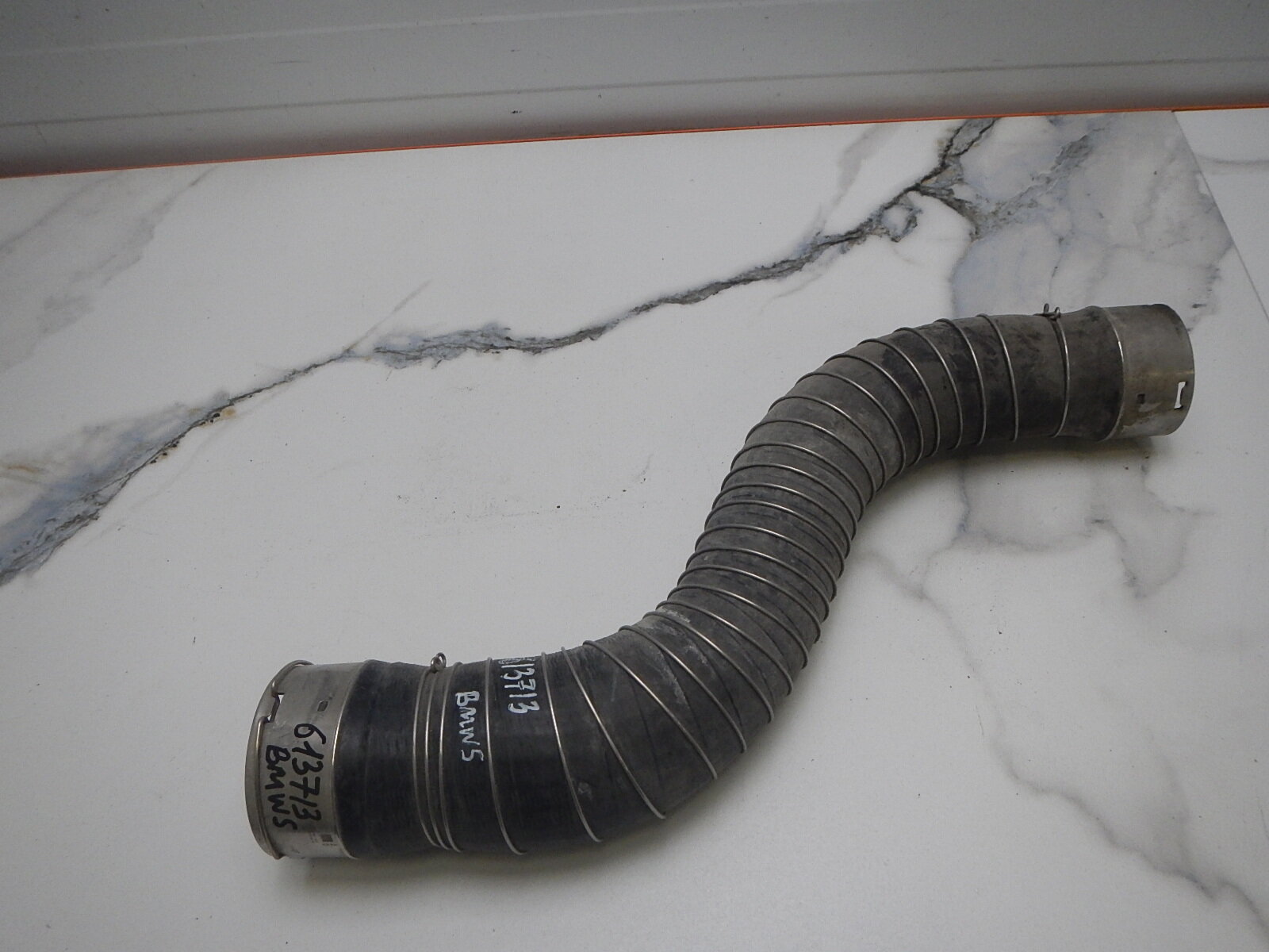 Б/У Патрубок интеркулера, BMW (БМВ)-5 (G30) (16-) BMW 5 (G30) (16-) Без видимых повреждений. 613713 BMW арт. 11618572858