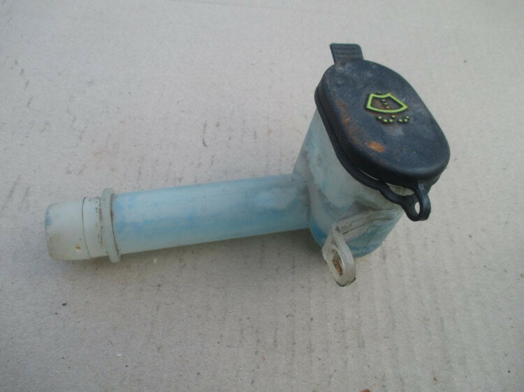 Горловина бачка омывателя 95GG17632BB XS418K528AD 1140714 2M5117B644AA Форд Фокус 1