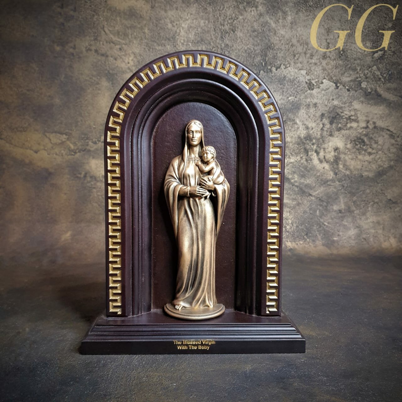 Композиция Дева Мария в арке