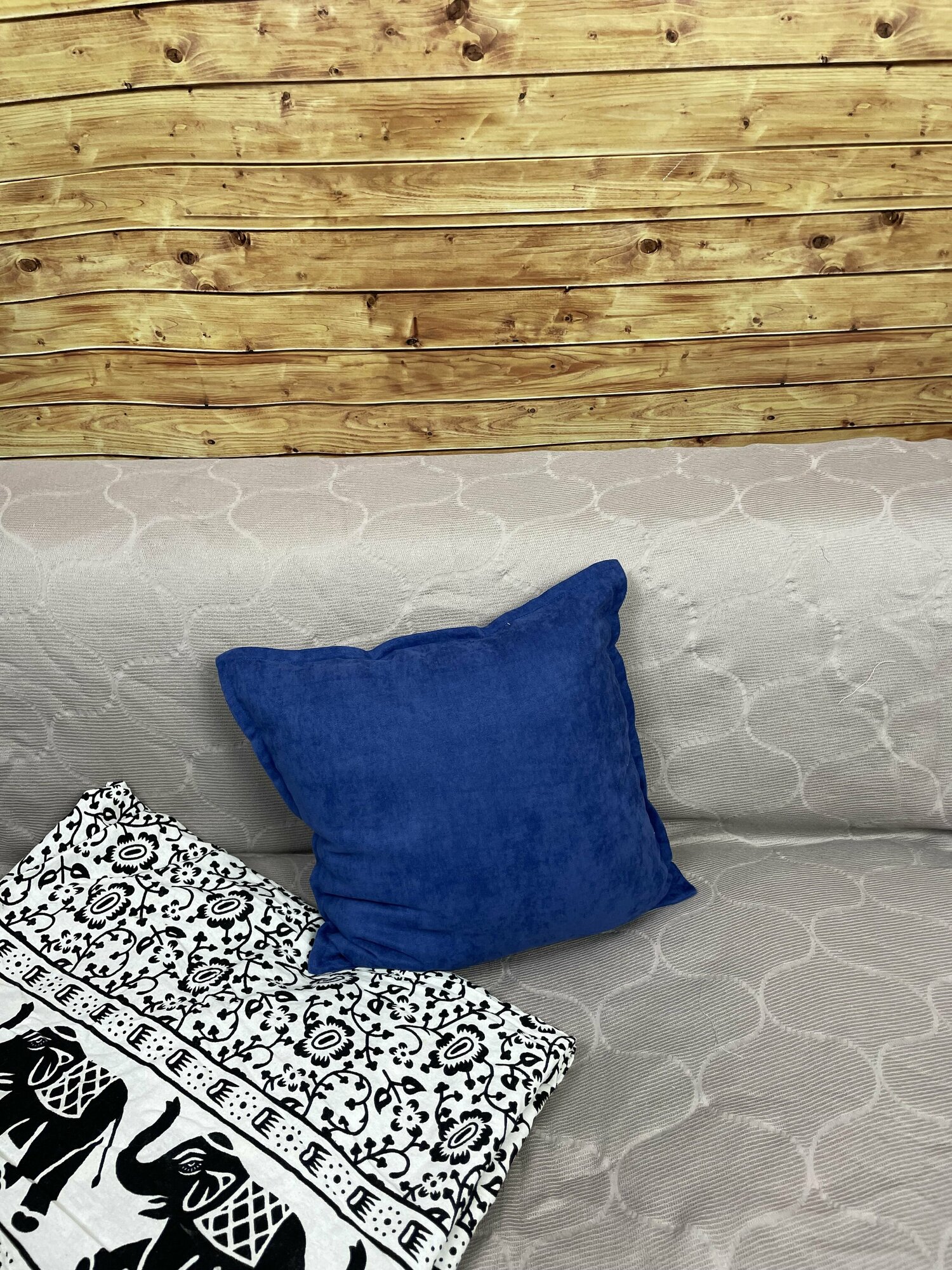 Декоративная подушка синяя