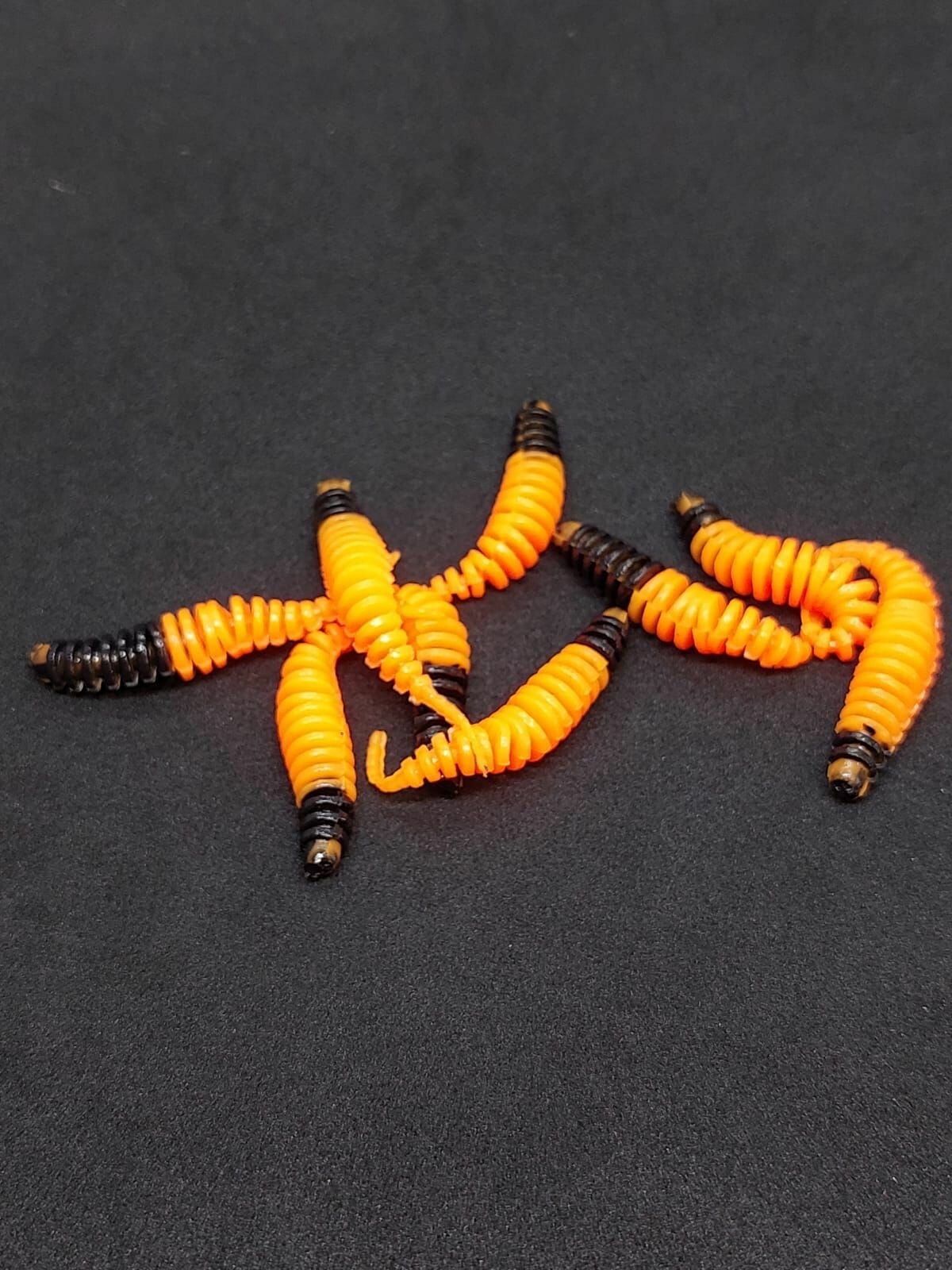 Форелевая силиконовая приманка WORM. Оранжевый чёрный