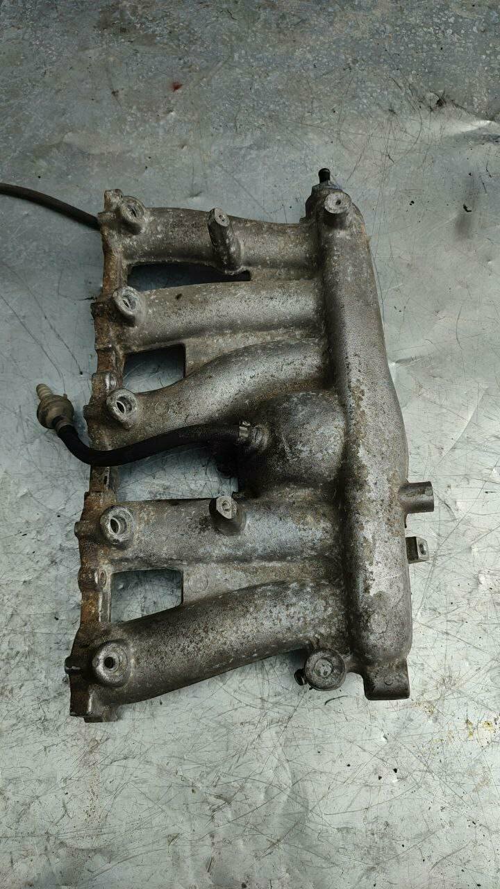 Впускной коллектор Volvo S60 (2000 - 2004) 09447005