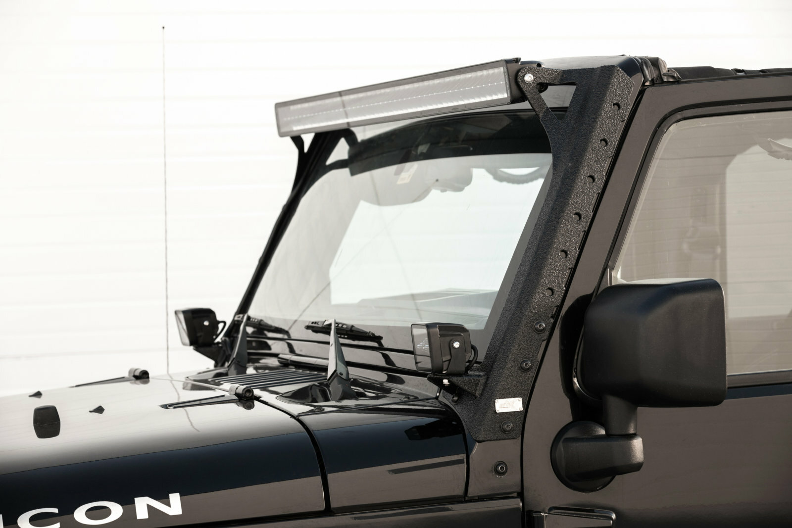 Кронштейны крепления LED-балки (лайтбара) на лобовое стекло для Jeep Wrangler JK 2006–2018, под 50", BMS Engineering