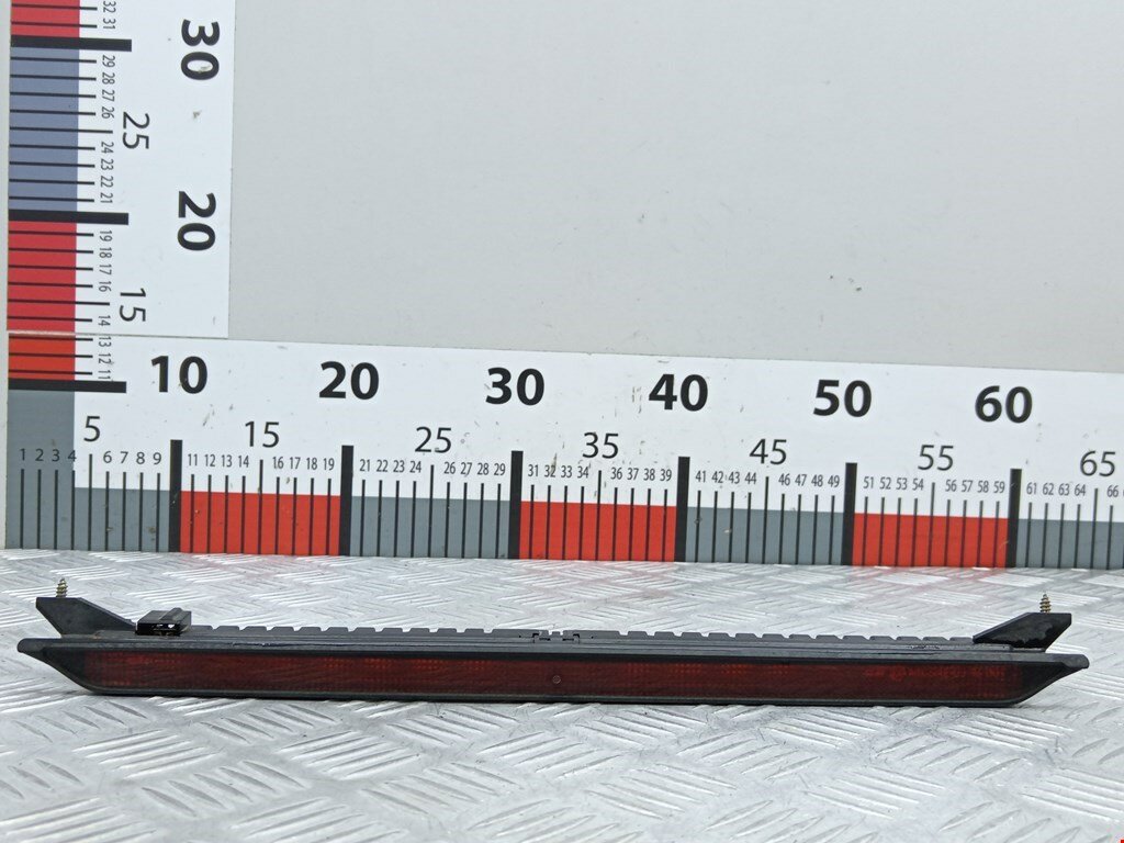 Фонарь дополнительный тормозной (стоп-сигнал) Volkswagen Golf 4 1J6945131C арт. 2040078