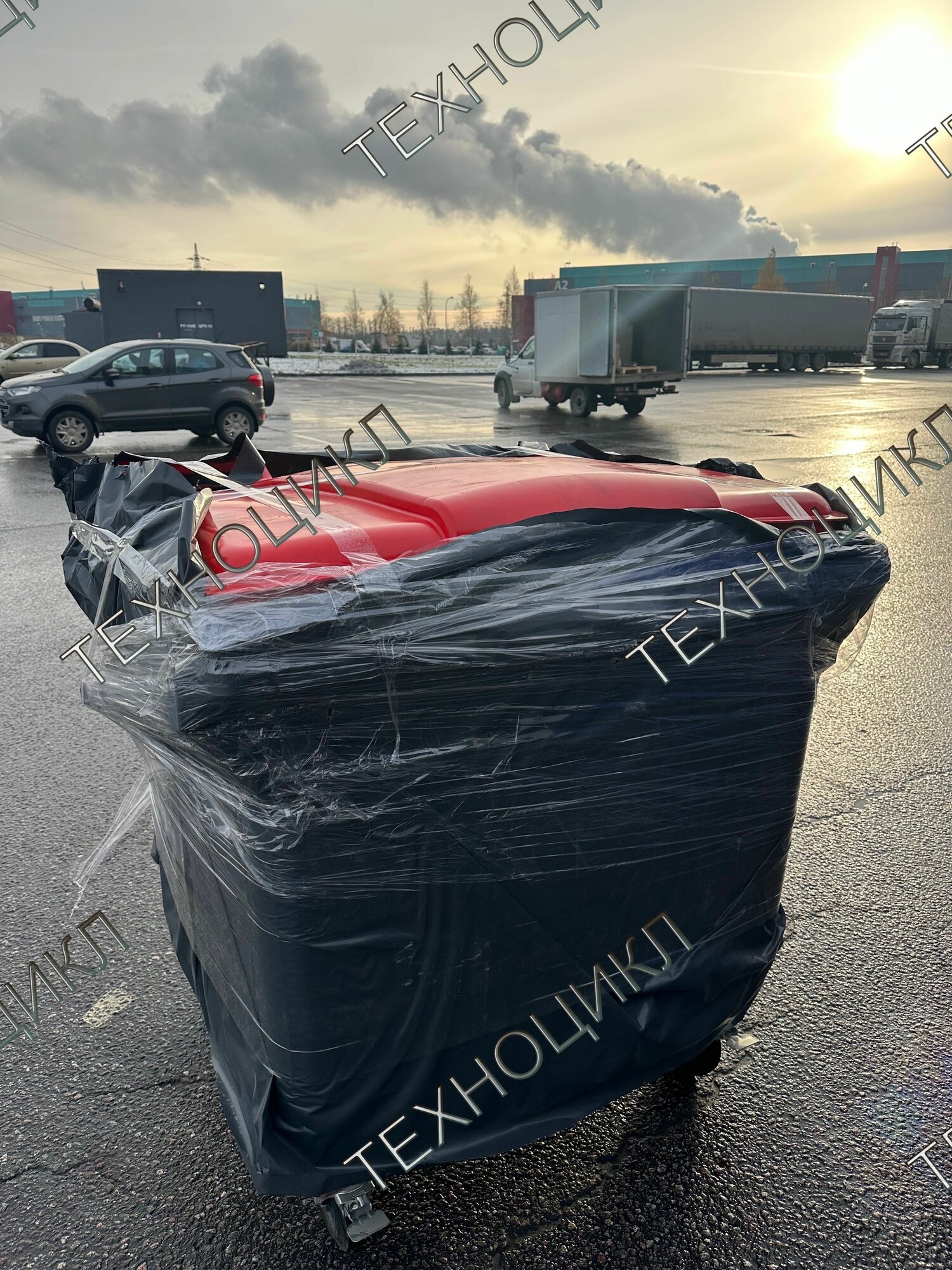 Контейнер для мусора красный 1100л универсальный бак с крышкой и колесами