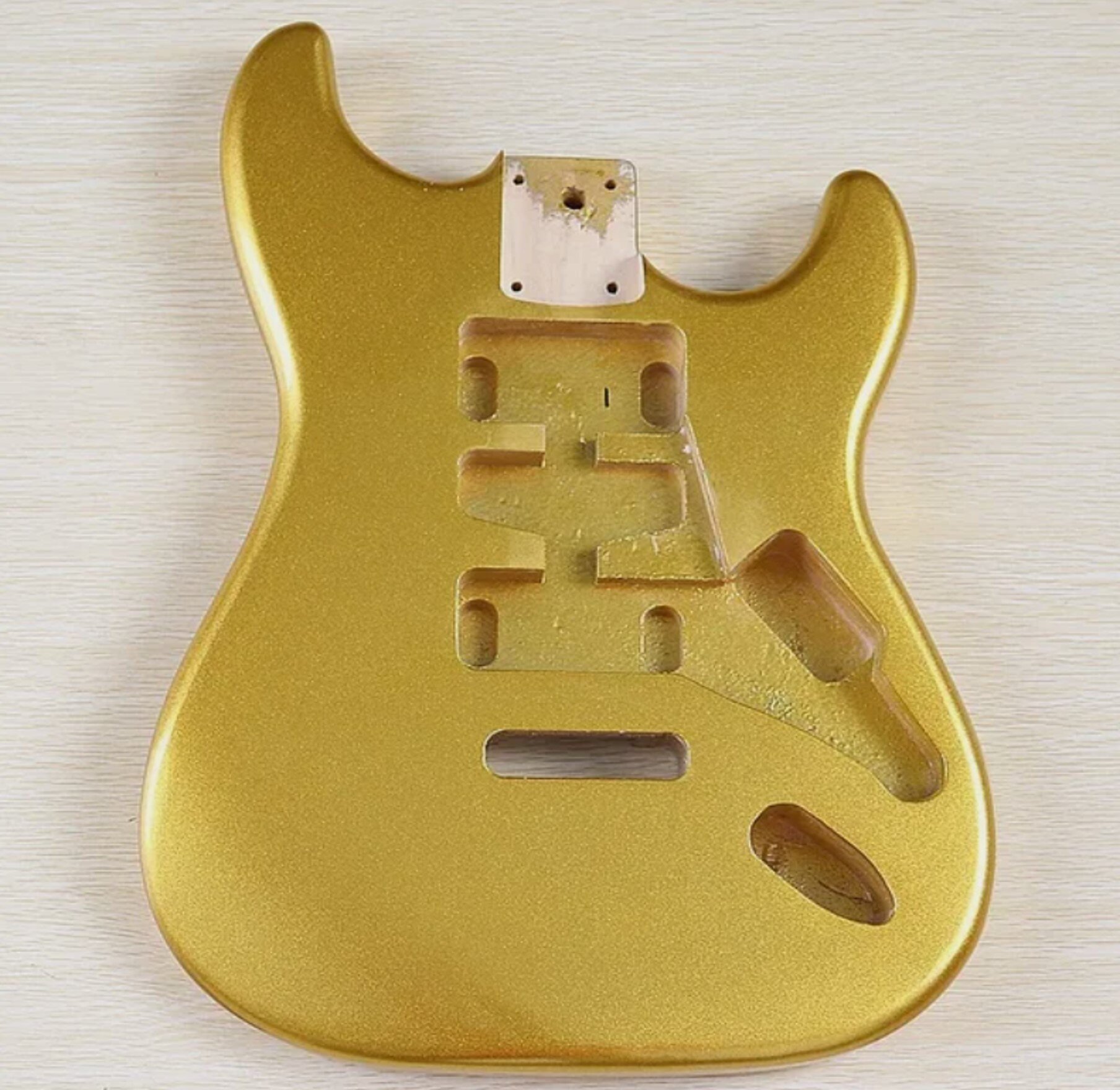Корпус электрогитары, ясень Bestwood Strat Gold Body ST-77