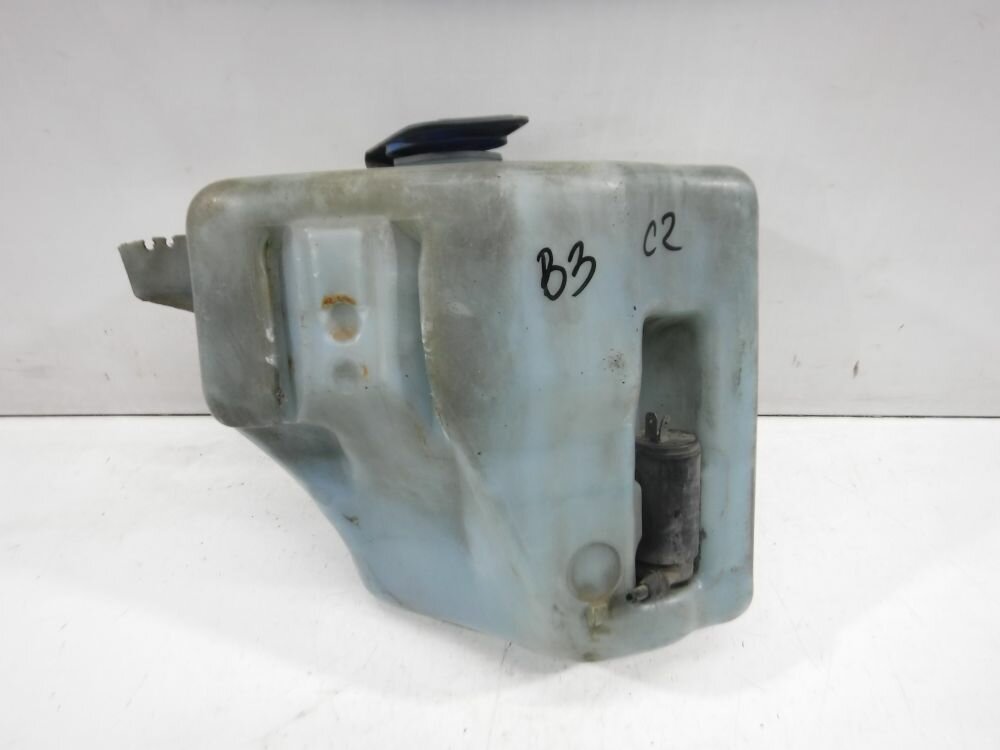Бачок омывателя лобового стекла VW Passat B3 357955453