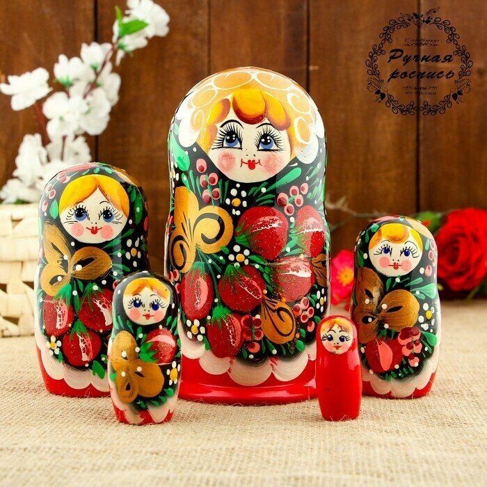 Матрешка "Земляничка", черный платок, 5 кукол, 18 см (4101483)