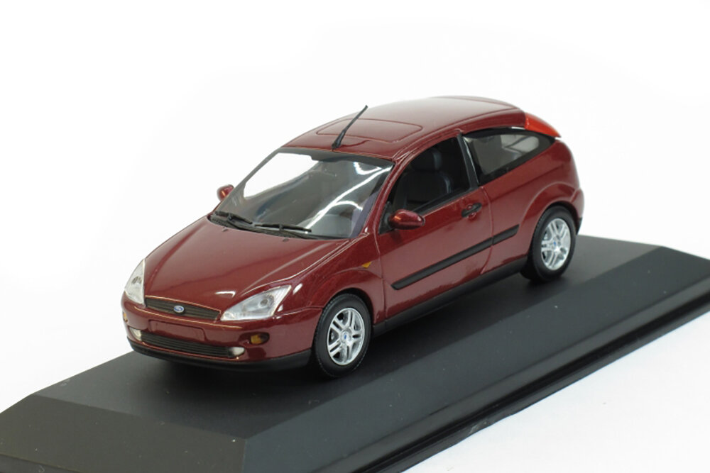 Модель коллекционная MINICHAMPS Ford focus 3-TURIG 1998 dark red metallic