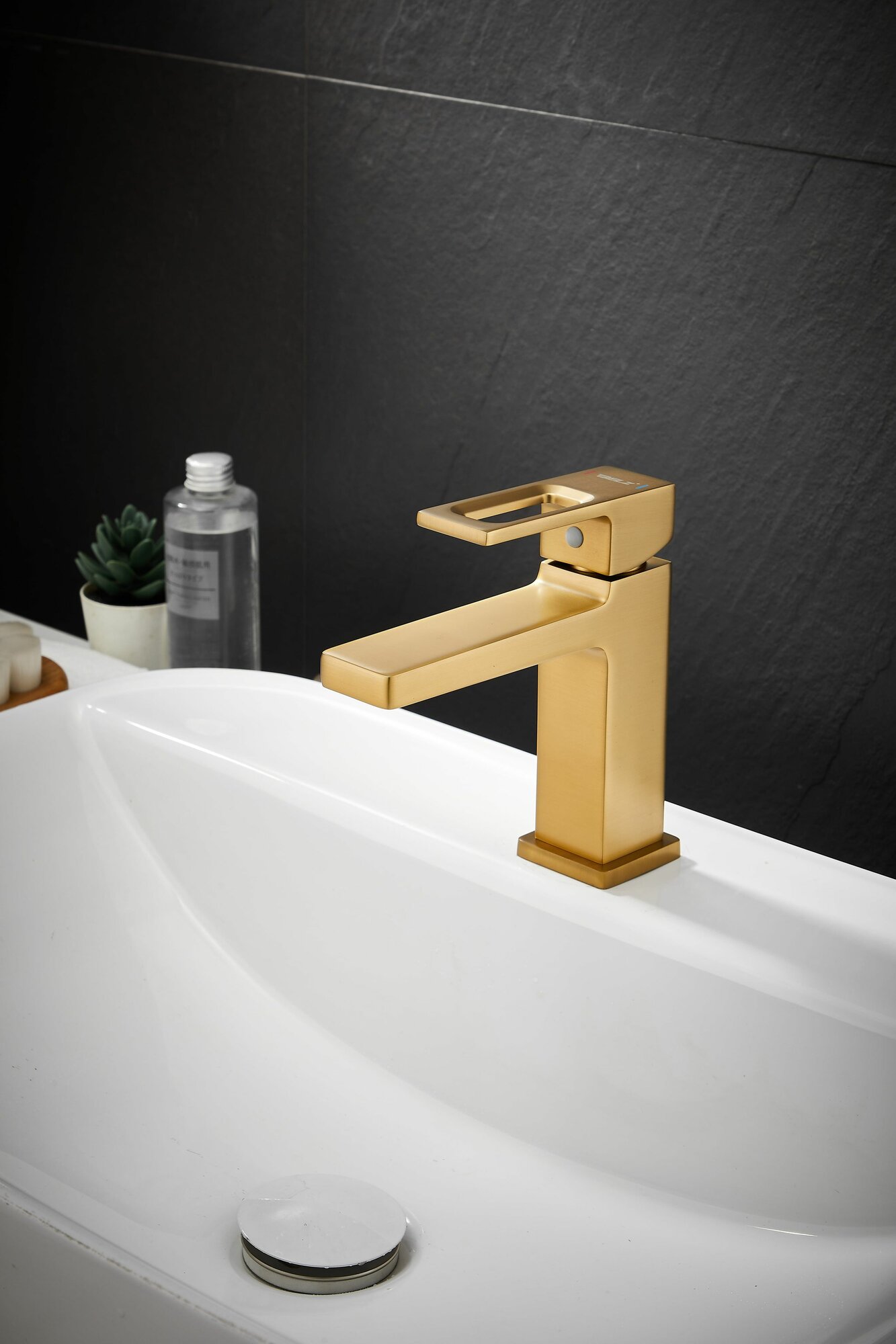 Смеситель для раковины золотой латунный, кран для умывальника BELZ B10658-5