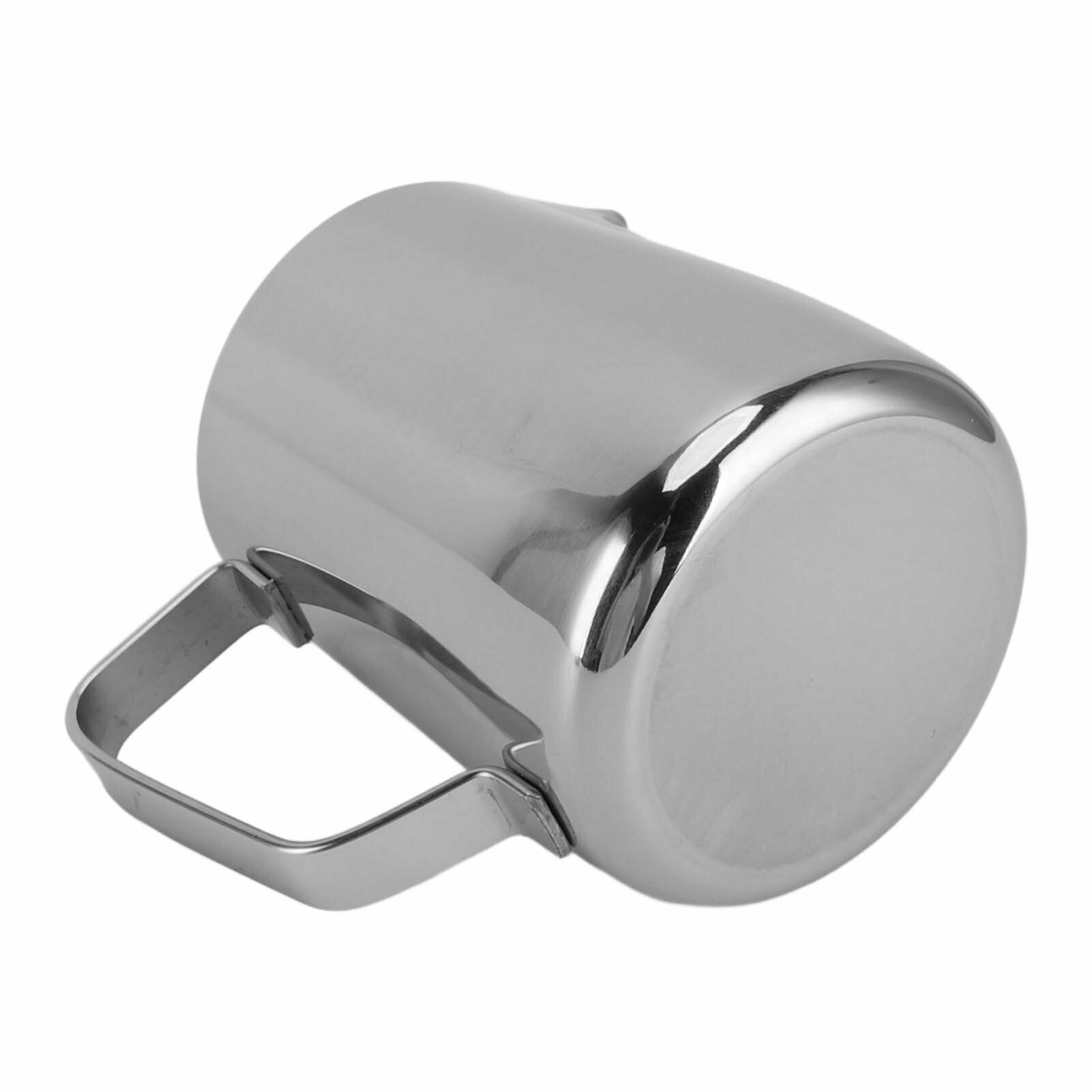 Кружка для вспенивания молока Steaming Pitcher из нержавеющей стали с удобной ручкой и внутренними отметками Japanese Frother Cup Jug для кофе латте-арта серебристого цвета 350ML