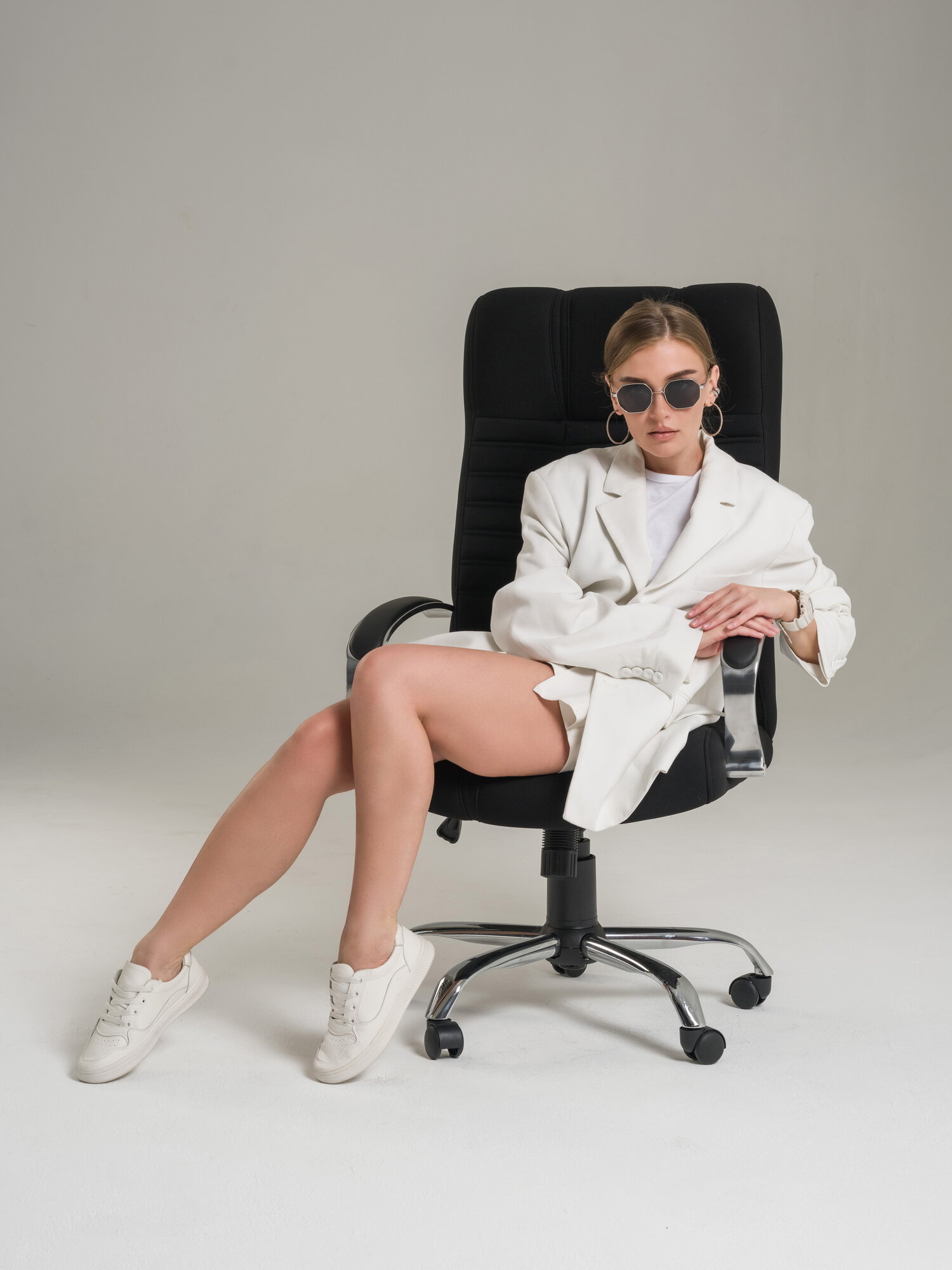 Кресло офисное Атлант-2 для руководителя, обивка: ткань, цвет: глубокий черный