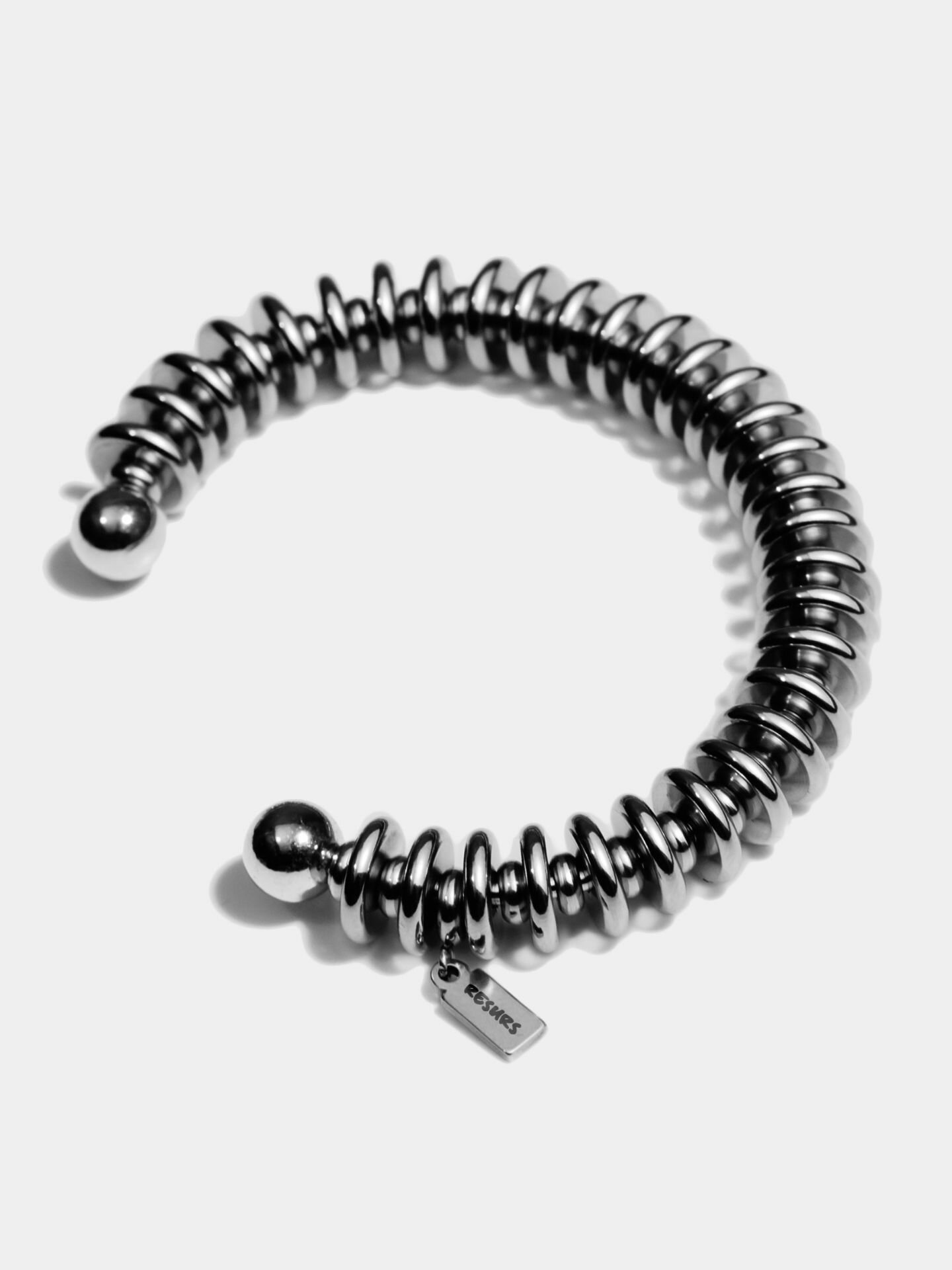 Жесткий браслет