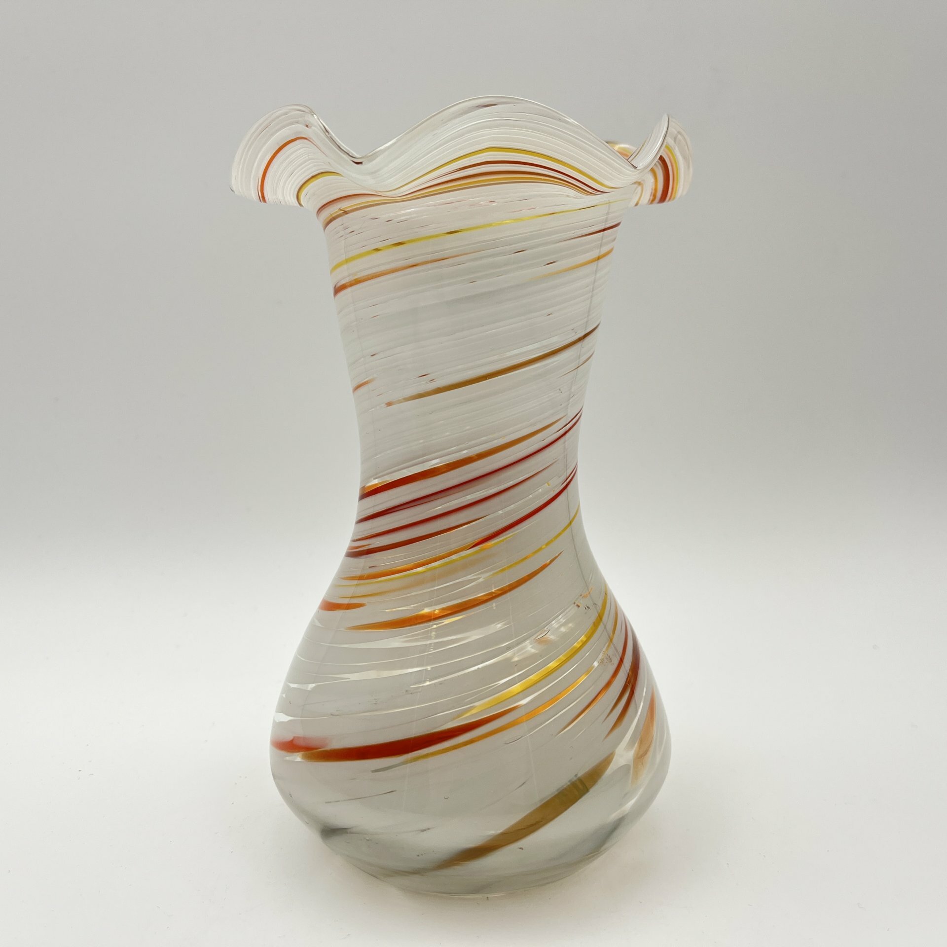 Ваза с фестончатым краем, цветное стекло, СССР, 1970-1990 гг.
