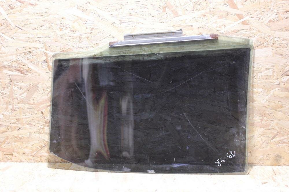 Стекло двери задней правой TOYOTA Camry v40 6811333150