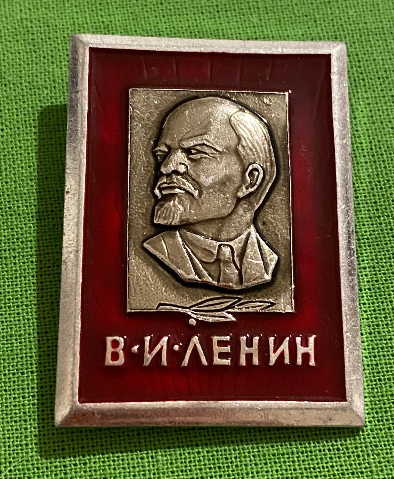 Знак «Ленин» портрет