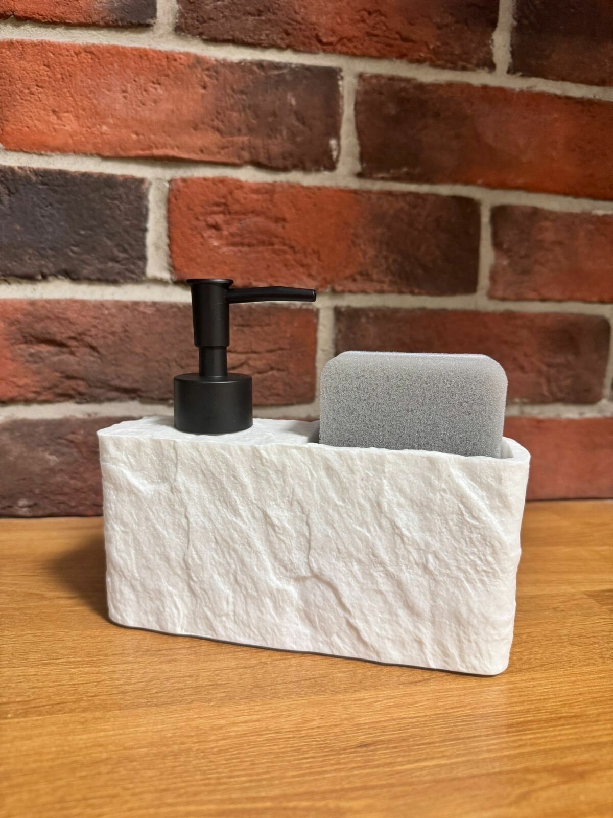 Дозатор для моющего средства на кухню , диспенсер для мыла с губкой, "Камень" белый с черным дозатором