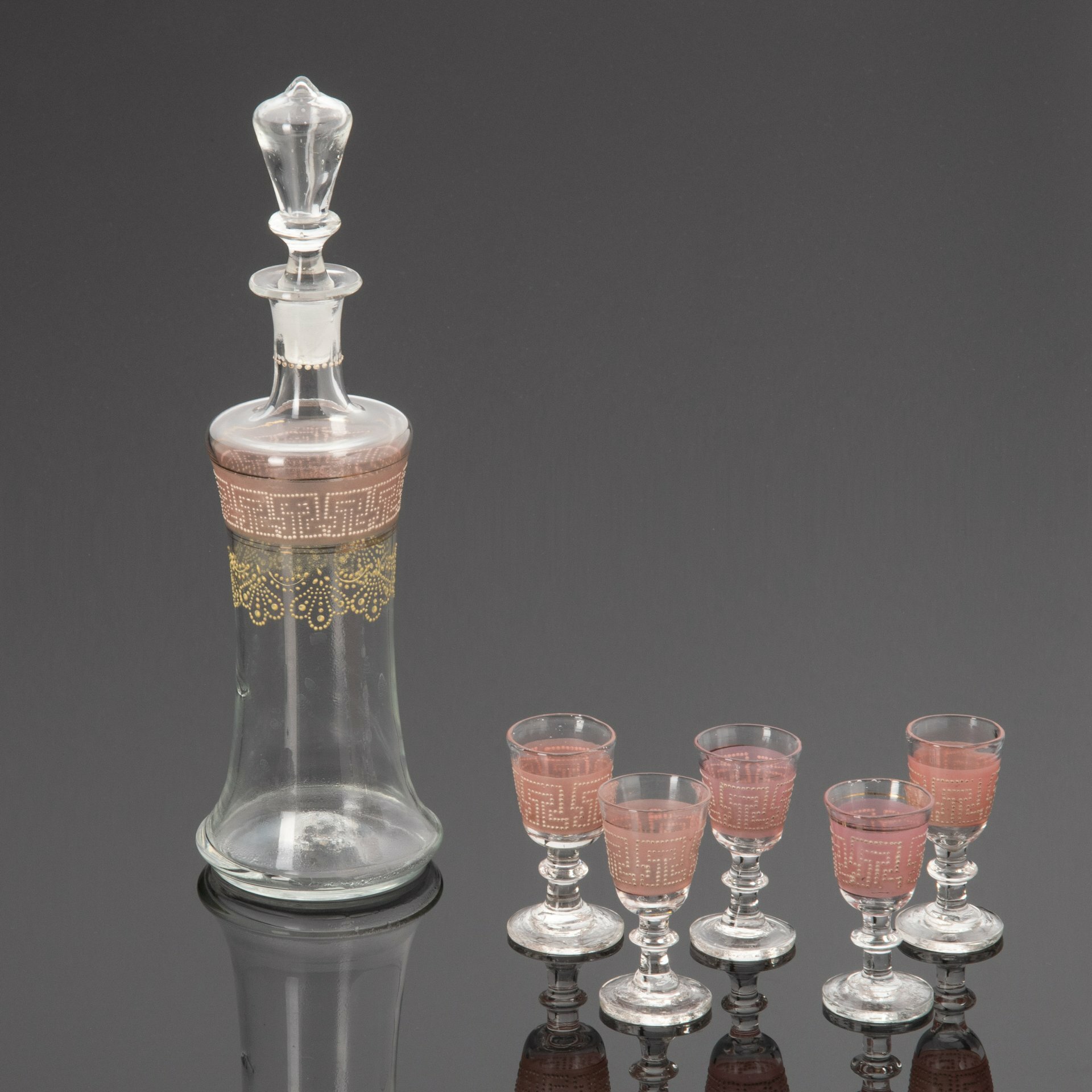 Набор для подачи крепких спиртных напитков с геометрическим декором на 5 персон (Штоф и пять ликерных рюмок)