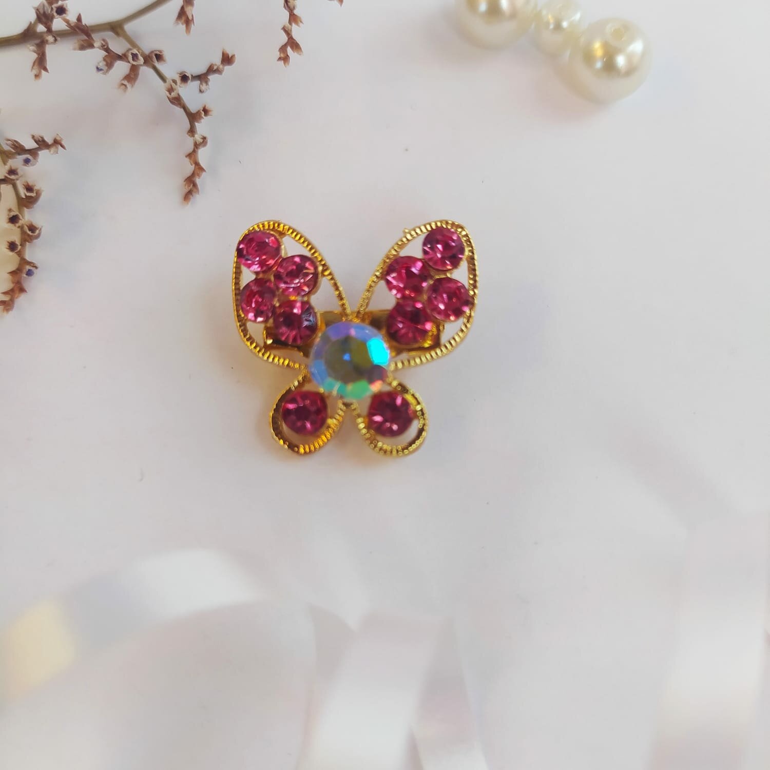 Брошь, стразы