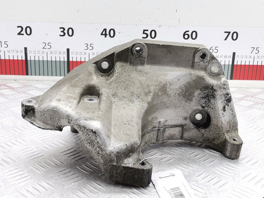 Кронштейн генератора Opel Astra F 90411820 арт. 2061597