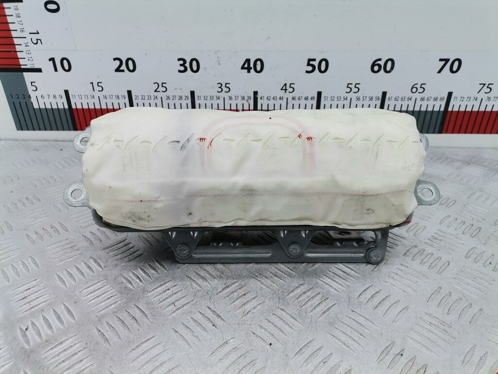 Подушка безопасности пассажирская (в торпедо) Ford Focus 1 30338448C арт. 1993686