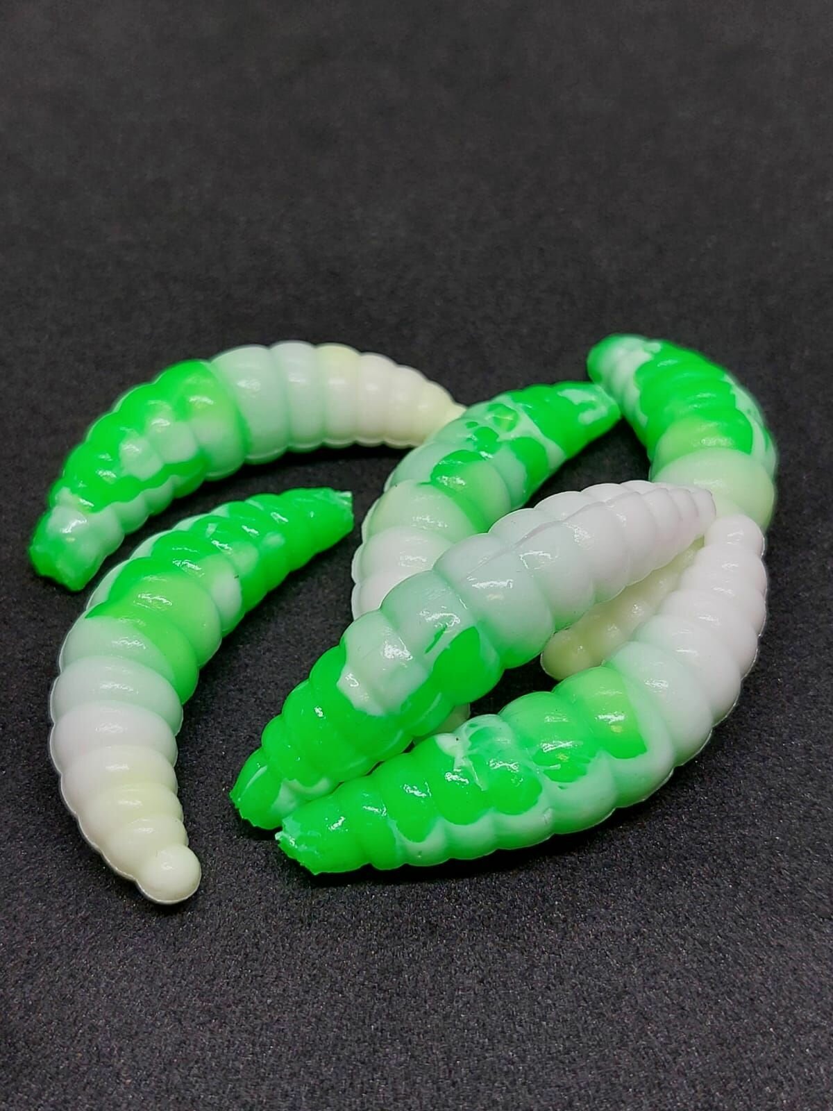 Форелевая приманка Big Maggot. 48 мм. Белый- зеленый